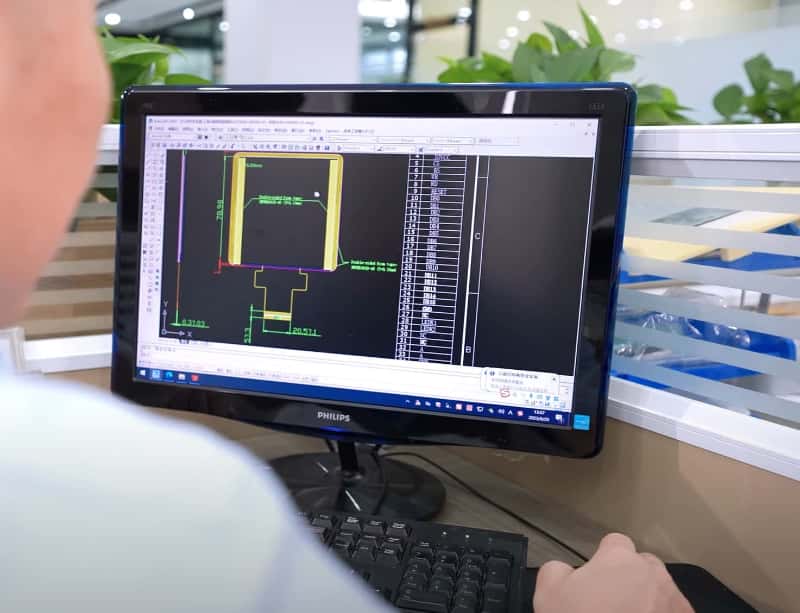Choosing IPS LCD vs OLED Display: Business & Personal (2025)