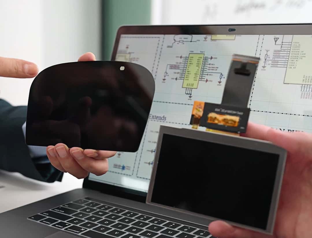 Choosing IPS LCD vs OLED Display: Business & Personal (2025)